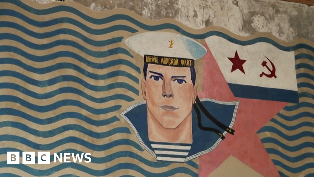 Soviet mural enjoys rare Estonian restoration - BBC News