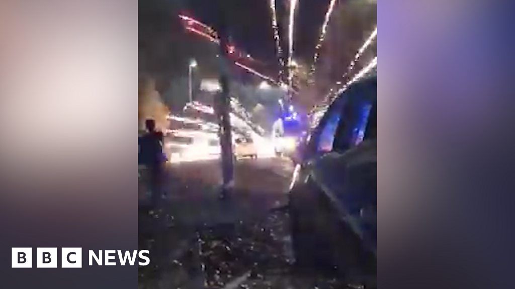 Bonfire night fireworks attacks on cars in Edinburgh - BBC News