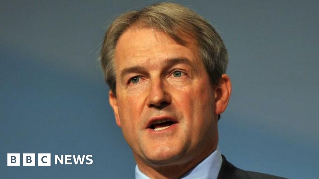 MP Owen Paterson breaks his back in riding accident - BBC News