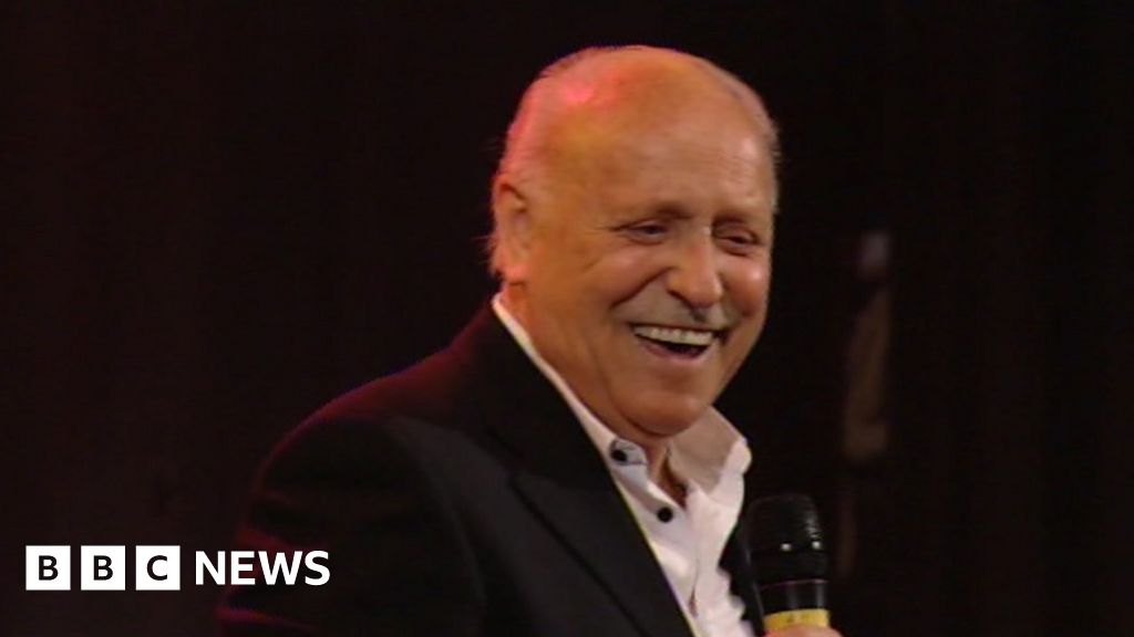 One final show for North East comedian Bobby Pattinson - BBC News