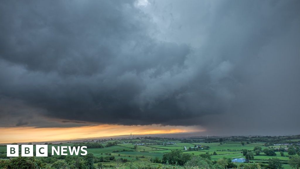 NI weather: The stories behind our popular weather sayings - BBC News