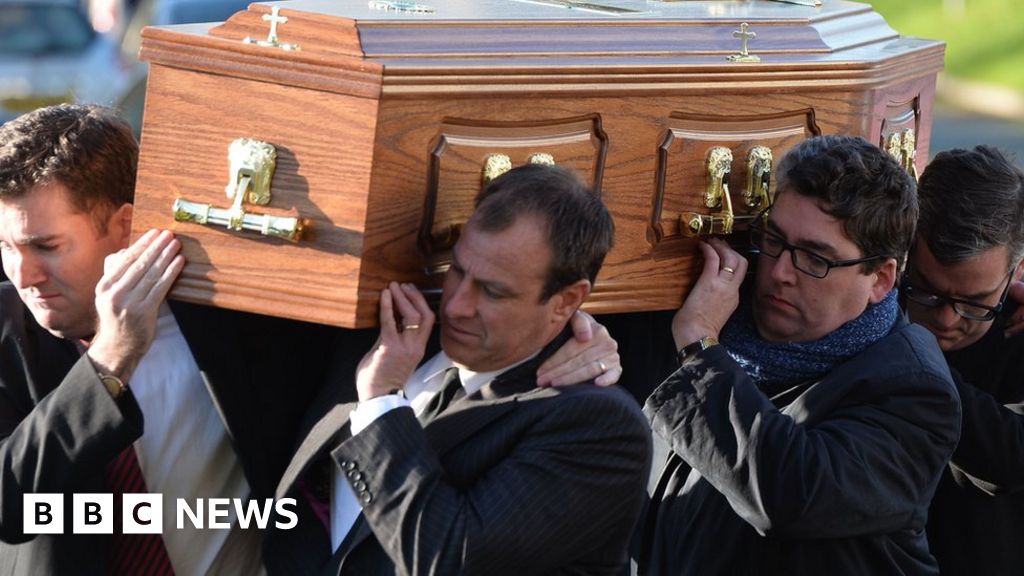 Hundreds attend funeral of Dr Maurice Hayes - BBC News