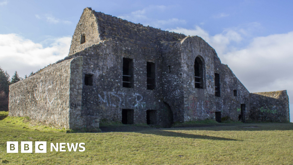 Hellfire club: Dublin dig uncovers ancient artwork - BBC News