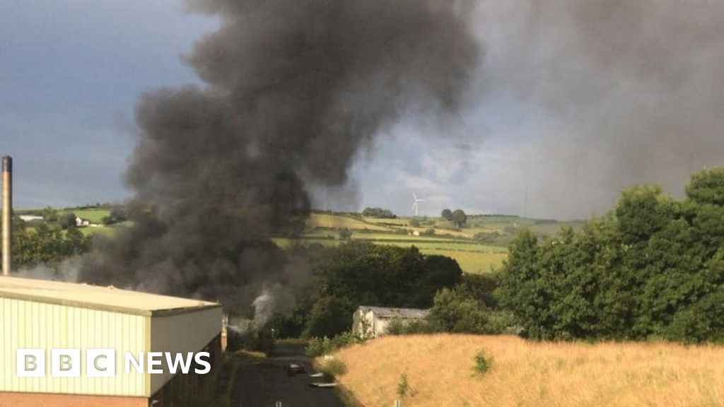 Herdman's derelict mill fire 'started deliberately' - BBC News