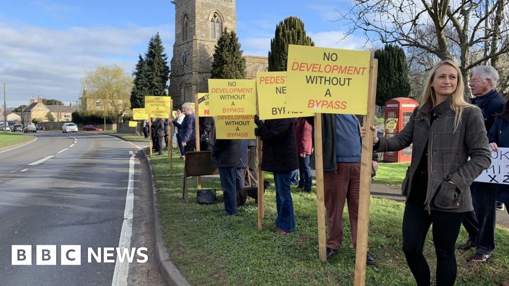 Isham distribution centre given government go-ahead - BBC News