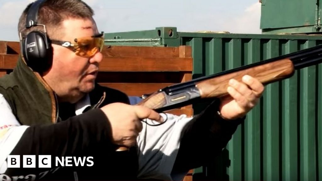 Clay pigeon champion George Digweed beaten by robbers - BBC News