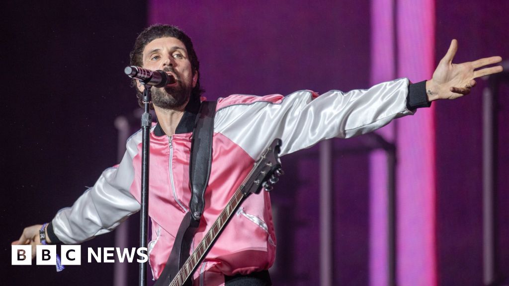 Kasabian return to Victoria Park for Leicester homecoming show - BBC News