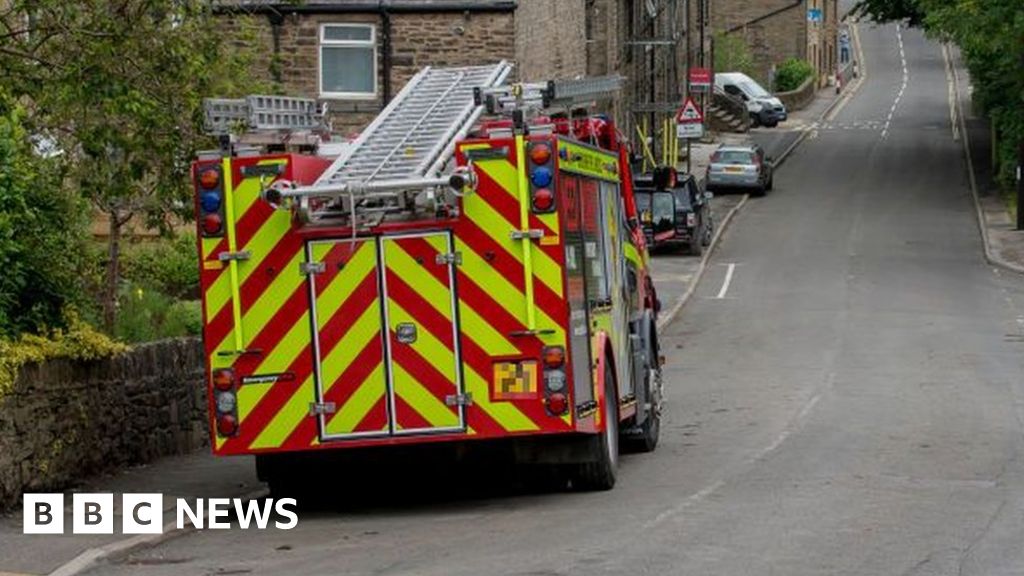 Police investigation after Baschurch barn fire death - BBC News