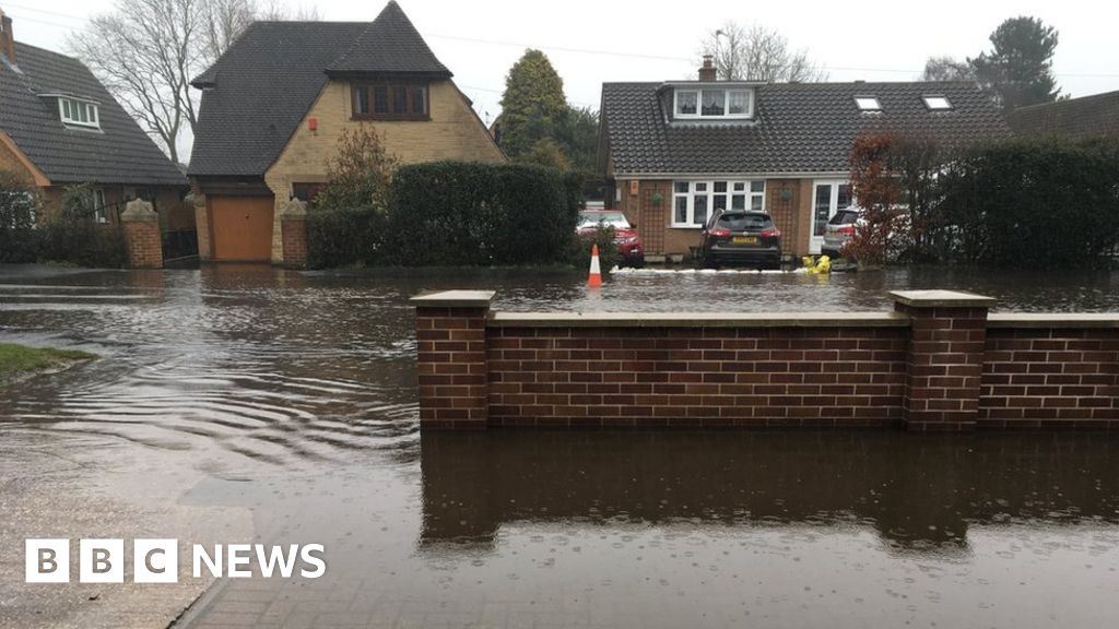 Flood warnings in place after Easter rain and snow - BBC News