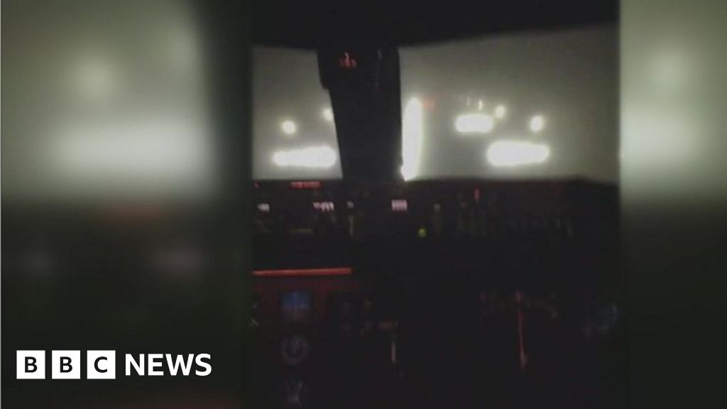 Video inside cockpit shows what it is like landing in fog - BBC News