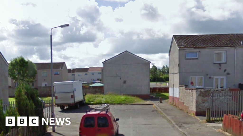Man and woman break victim's jaw in Larkhall attack - BBC News