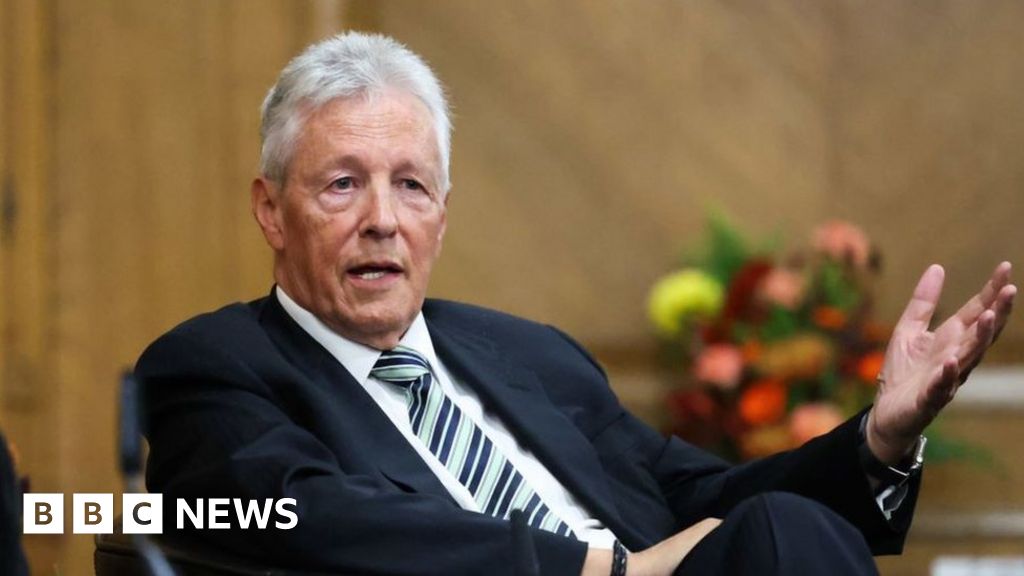 Brexit: DUP won't get all it wants in talks, says Peter Robinson - BBC News