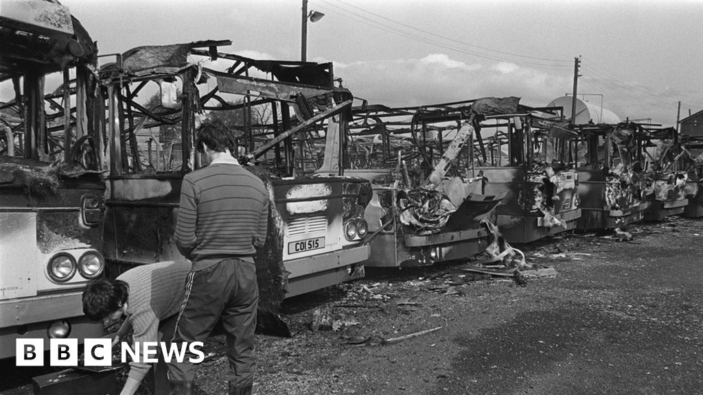 Bussing through Northern Ireland's Troubles - BBC News