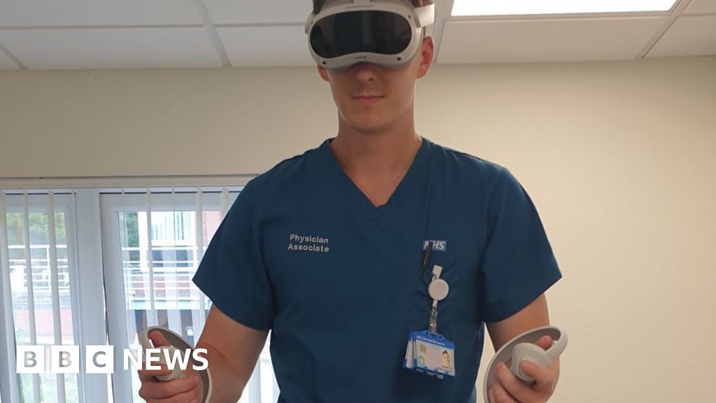 Castle Hill Hospital's virtual reality kit used to help patients recover - BBC News