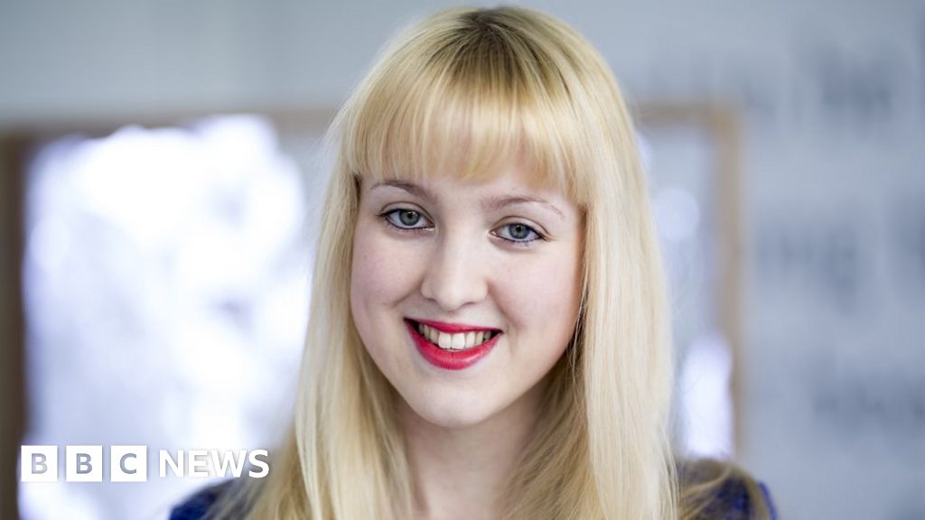 Sepsis student Amy's artful fight back - BBC News