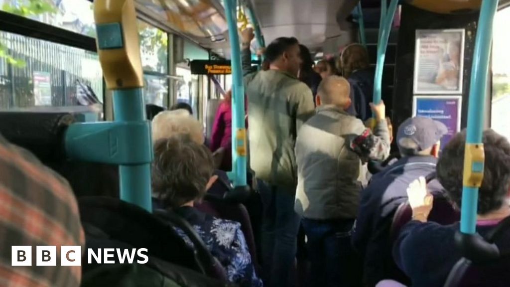 First Bus Bristol chaos continues due to driver shortage - BBC News