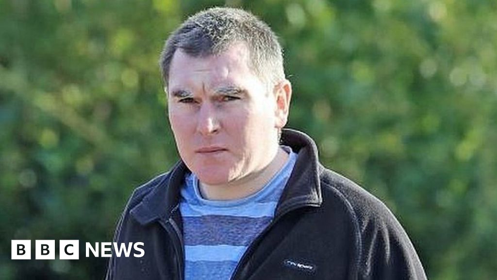 Paul Hind jailed after trolling grieving families online - BBC News