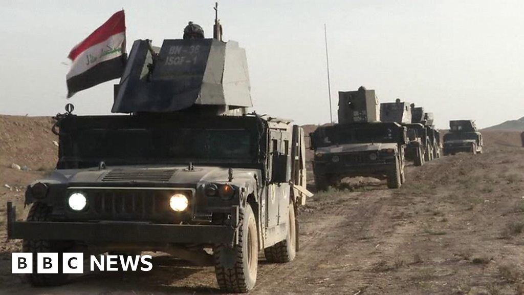 Battle for Mosul: Iraqi troops come under sustained fire - BBC News