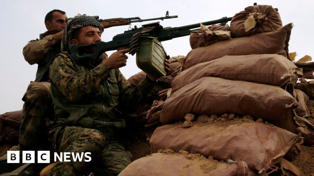 Mosul offensive: Iraqi Kurdish forces besiege key town of Bashiqa - BBC ...