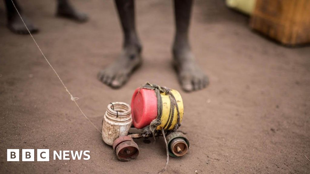 The details of life in a refugee camp - BBC News