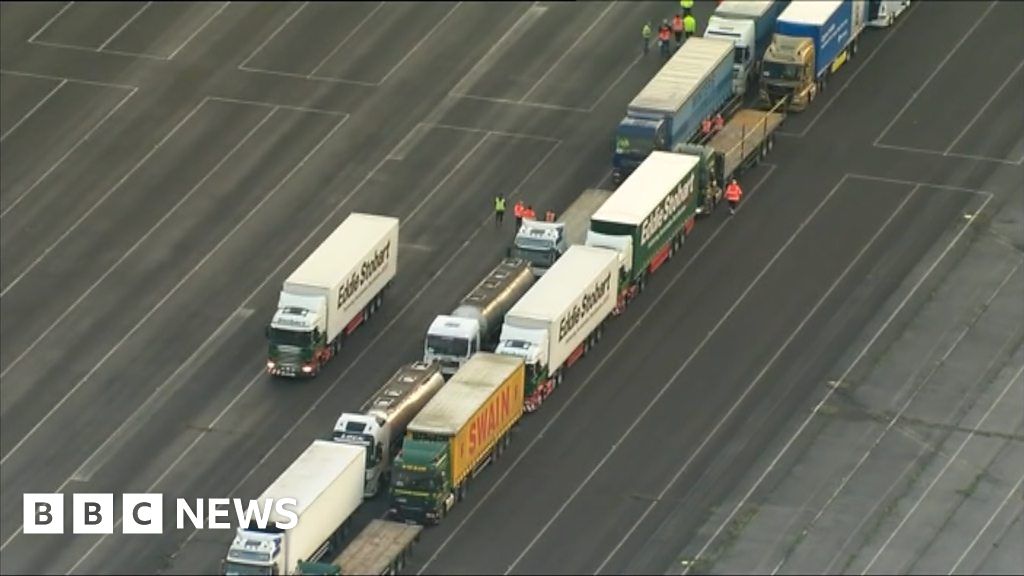 No-deal Brexit: Lorries in congestion exercise from Manston airport ...