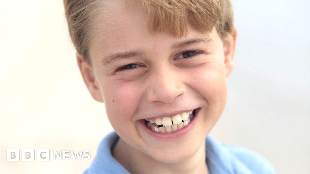 New Prince George photo marks ninth birthday - BBC News