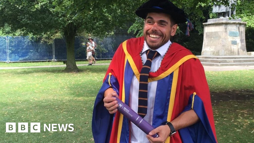 Record-breaking adventurer Ross Edgley gets honorary degree - BBC News