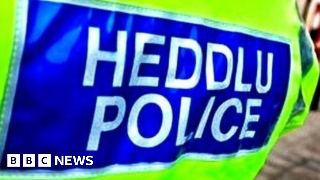 Road reopens after two-car crash blocks Barry Island access - BBC News