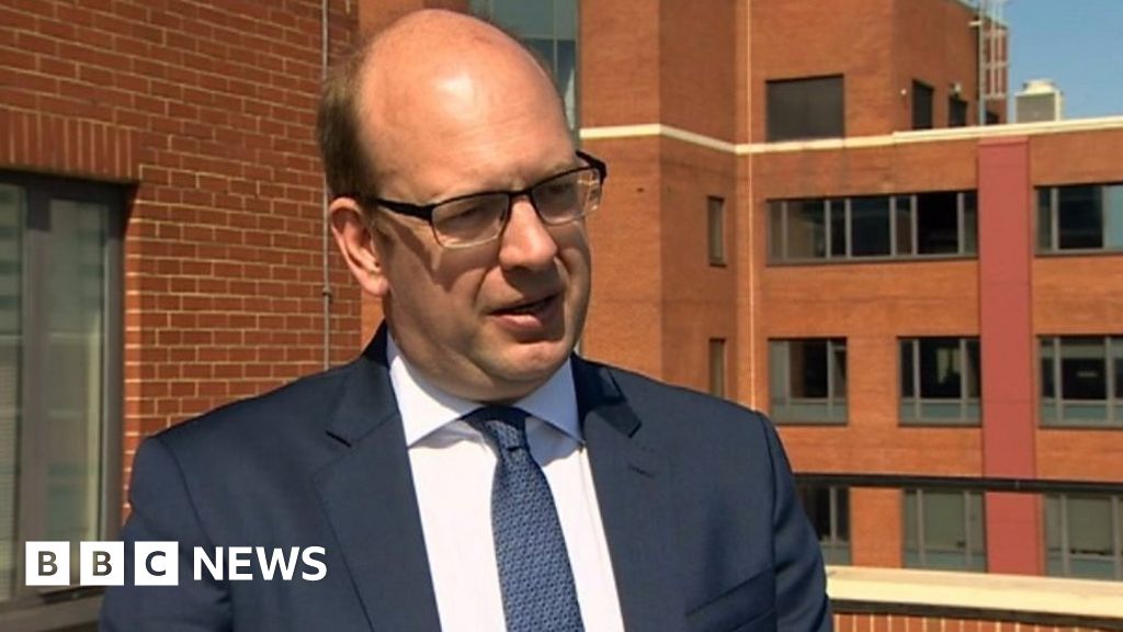 In 60 seconds: UKIP AM Mark Reckless joins the Tories - BBC News