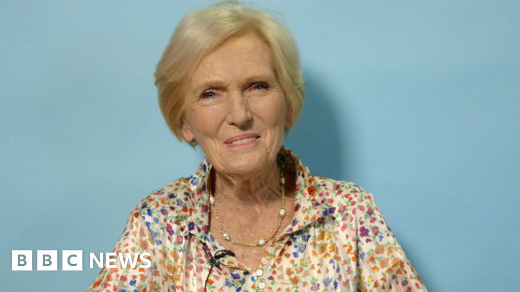 Mary Berry: Quick-fire questions with cookery supremo - BBC News