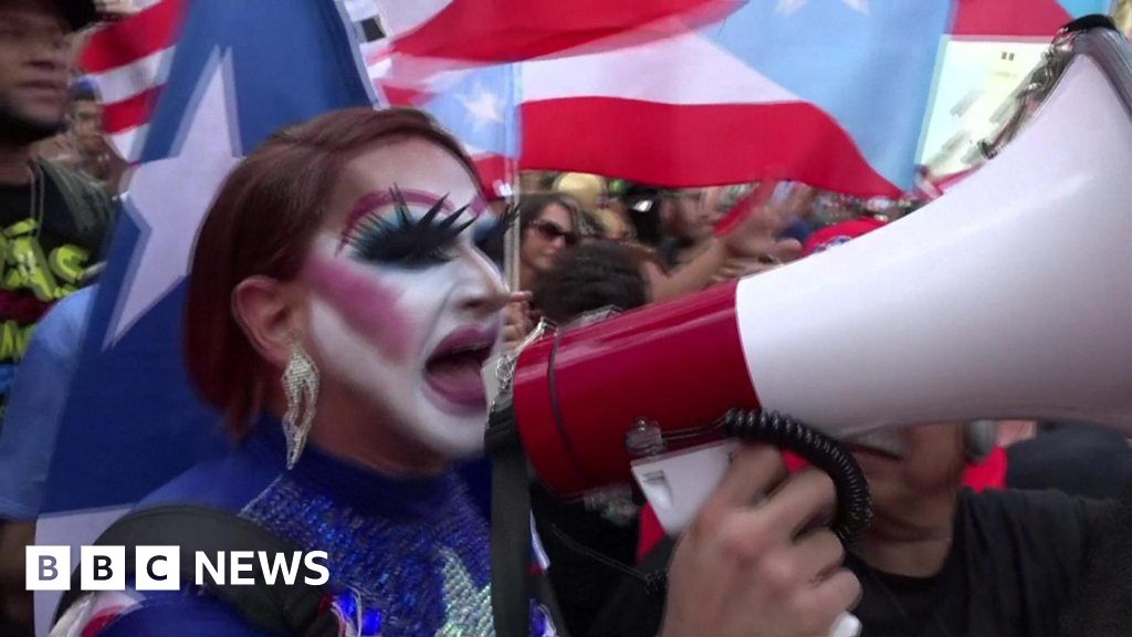 Puerto Rico politics: Celebrations as governor steps down