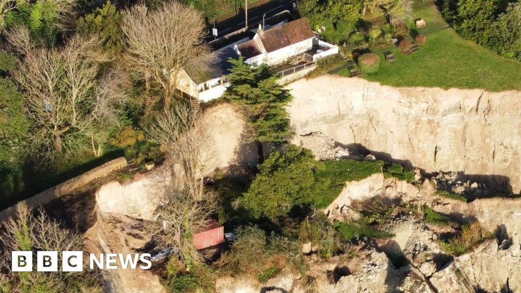 Ventnor landslip forces residents from homes - BBC News