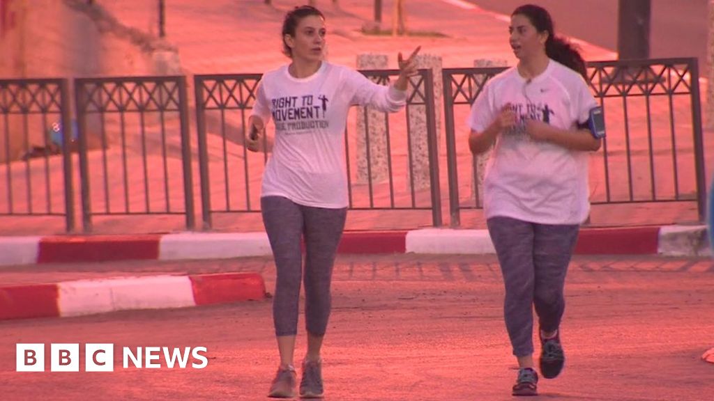 The Palestinian runners pounding the pavements - BBC News