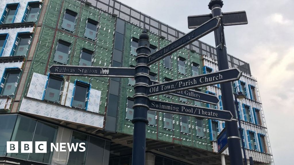 Tameside Council 'faces £9m Carillion HQ bill' - BBC News