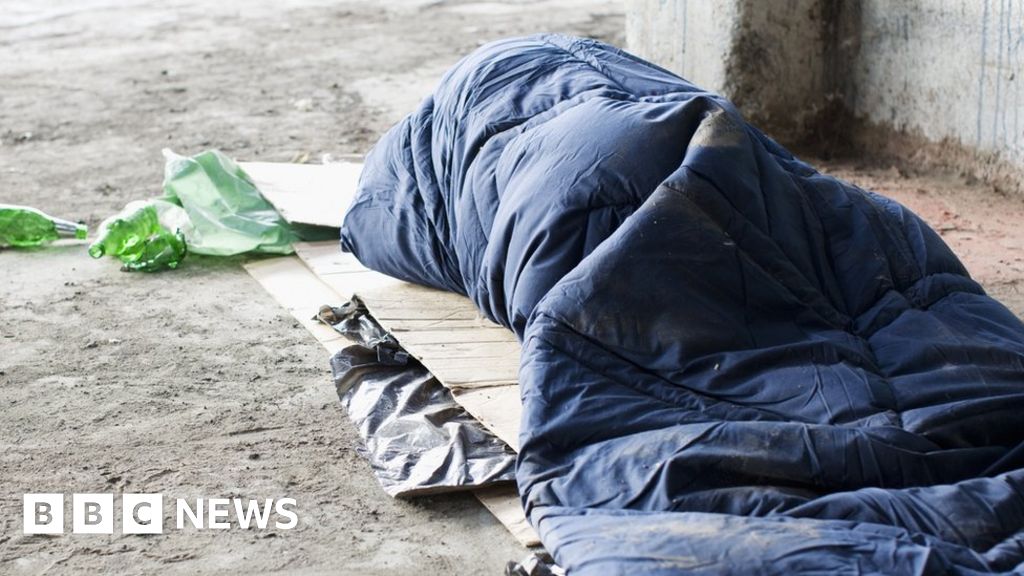 Cambridge homelessness: Injunctions 'helping rough sleepers' - BBC News