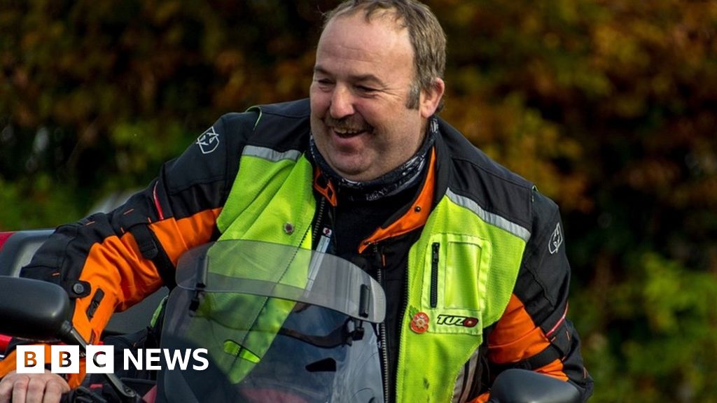 Tribute to Llanelli man Andy Beynon after crash death - BBC News
