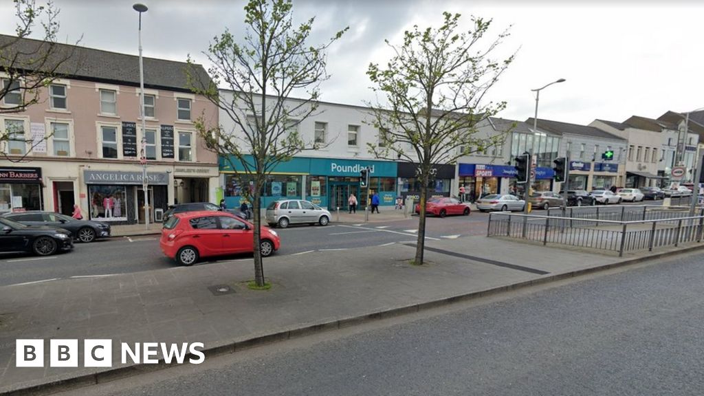 Banbridge: Man charged after alleged police choke attack - BBC News