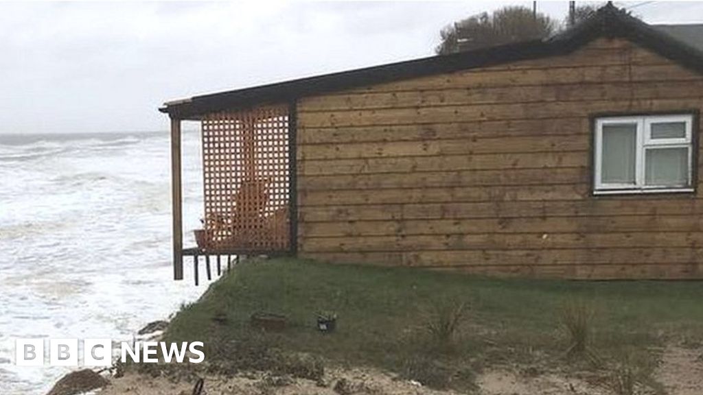 Hemsby: 'Fantastic step' in fight to save coastal village - BBC News
