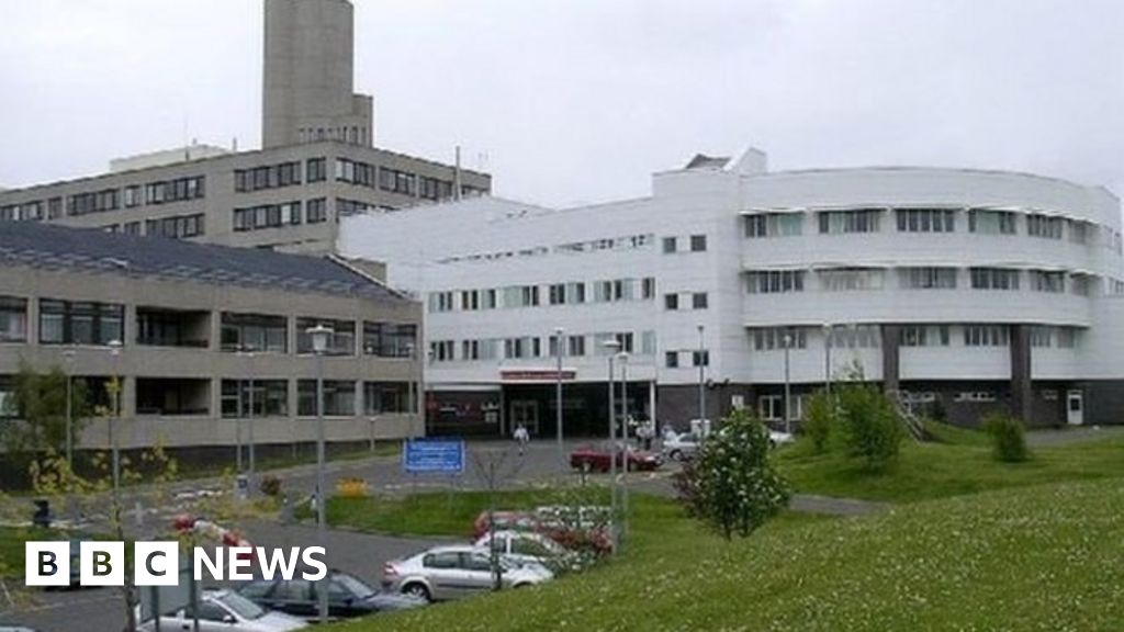 Prisoner admits Ninewells Hospital threatening behaviour - BBC News