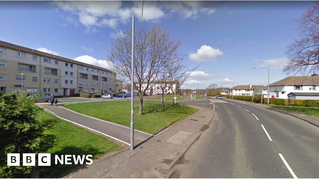 Girl, 3, hurt in attempted carjacking in Johnstone - BBC News