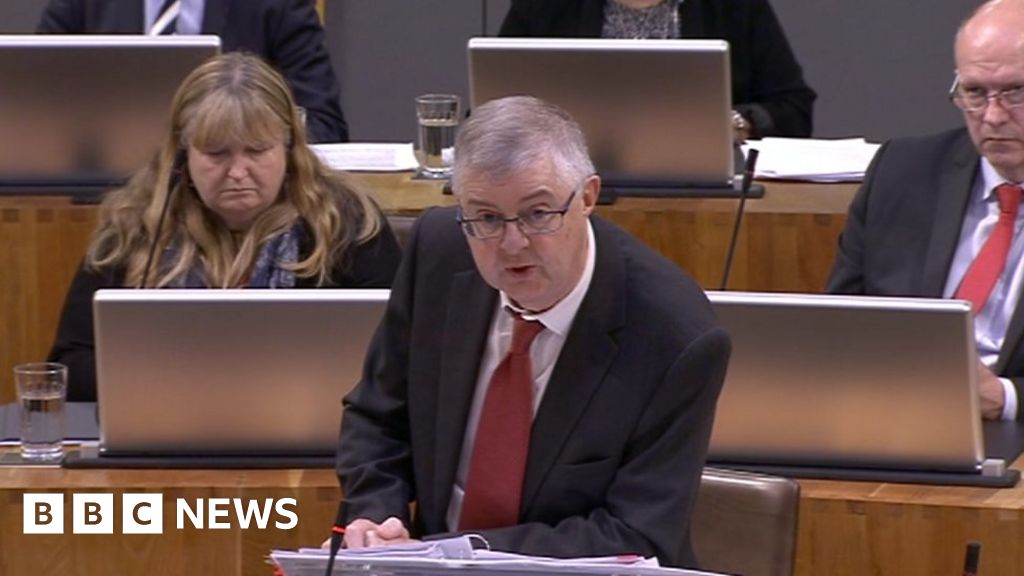 Welsh budget for stability and ambition, says Mark Drakeford - BBC News