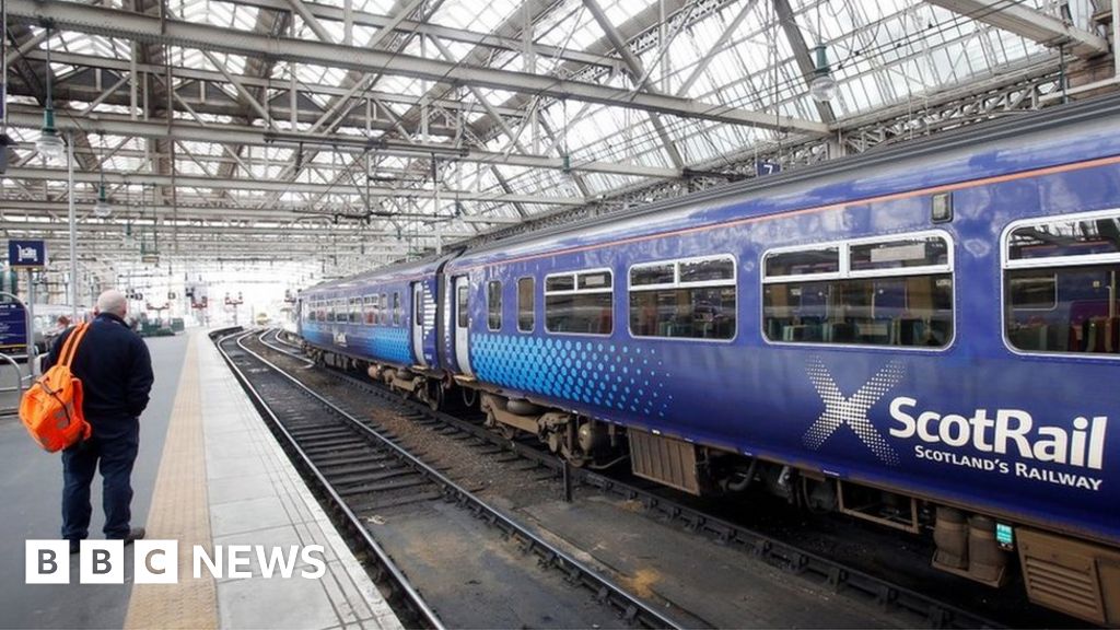 Railway strikes bring weekend disruption in Scotland - BBC News