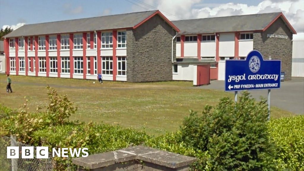 Sir Philip Pullman's old Harlech school in special measures - BBC News