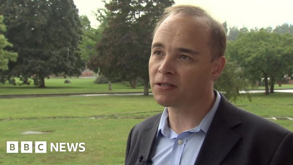 Shoreham pilot 'had to make a tough decision' - BBC News