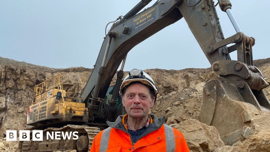 Digger driver, 76, clocks up 55 years at Derbyshire quarry - BBC News