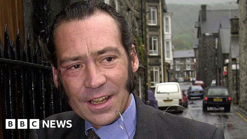 'Popular and colourful' Lord Harlech dies aged 61 - BBC News