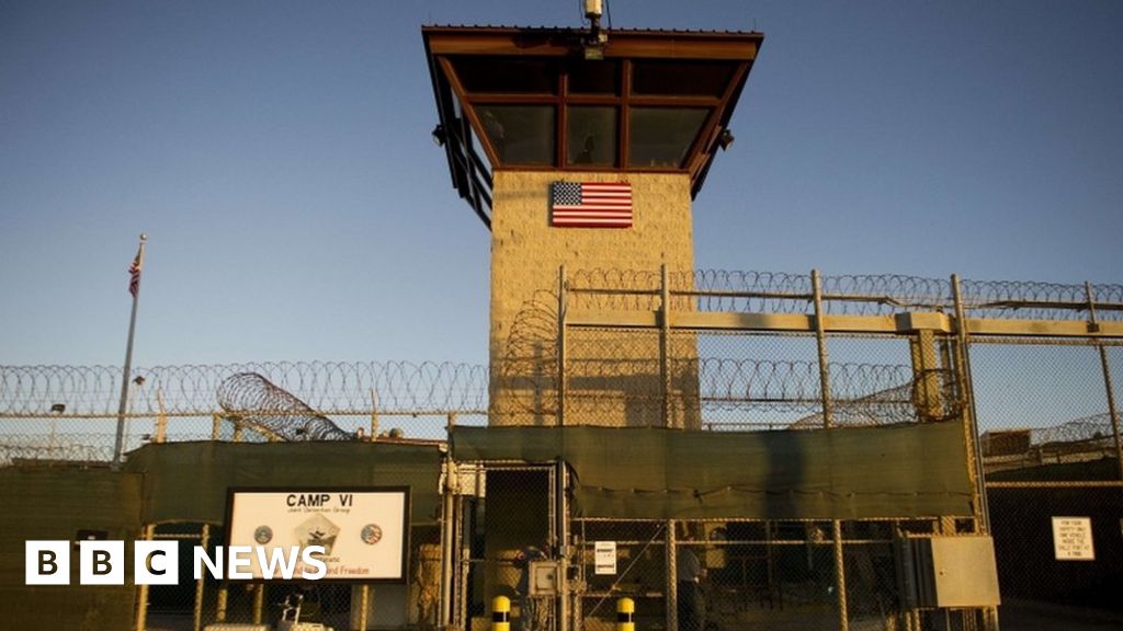Guantanamo Bay: Obama considering closure options - BBC News