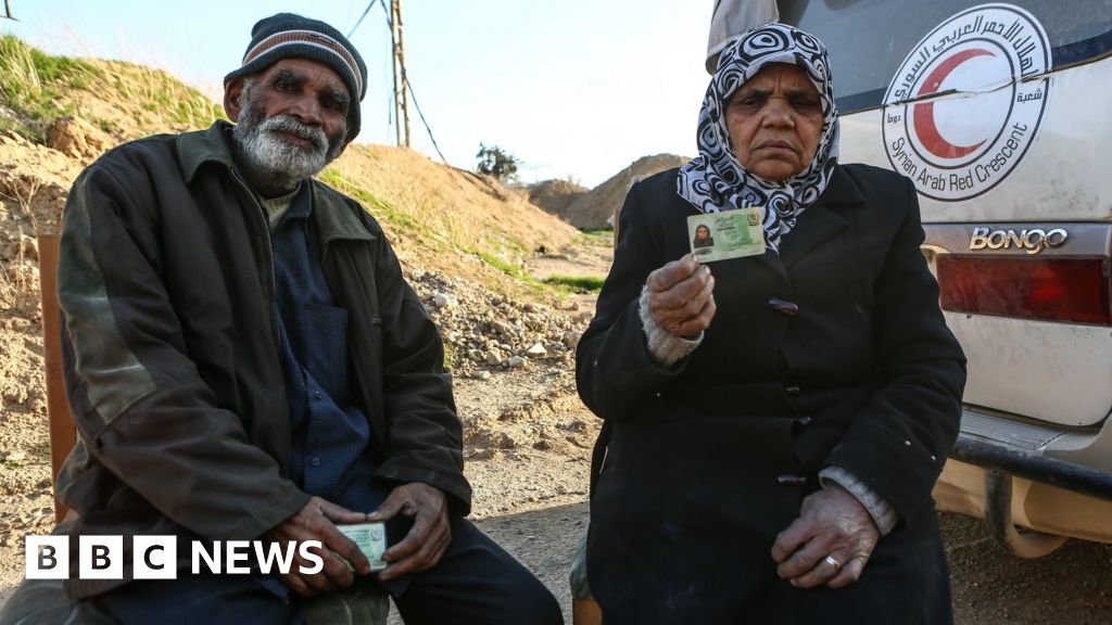 Syria war: Pakistani civilians leave besieged Eastern Ghouta - BBC News