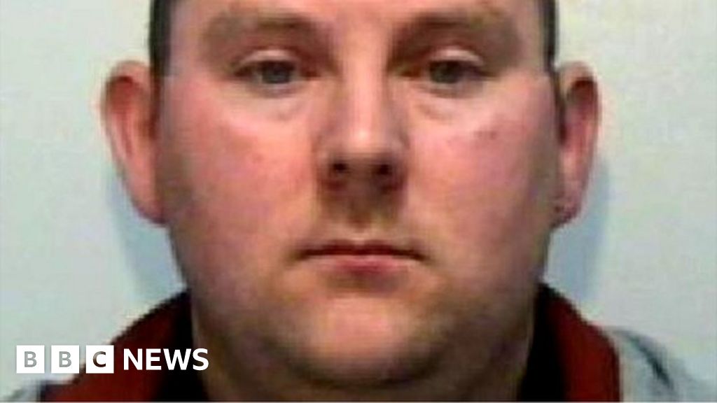 Paul Hitchen: Wigan 'controlling' serial child rapist jailed - BBC News
