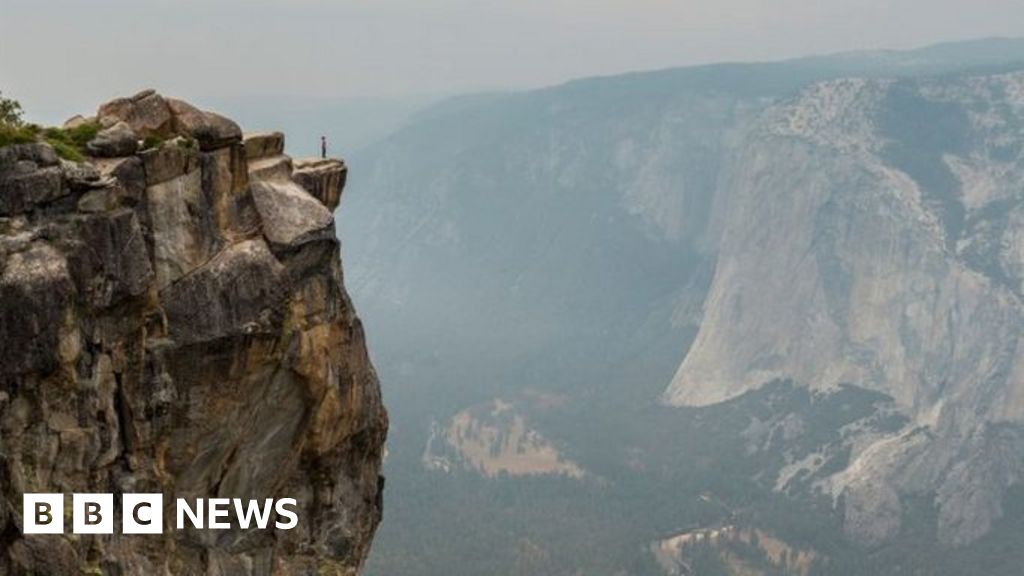 Man and woman fall to death from Yosemite National Park cliff - BBC News